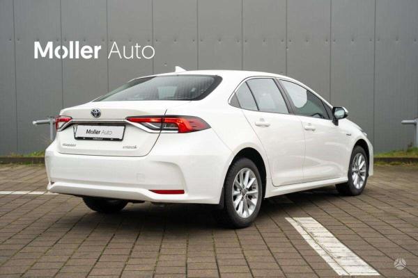 White Toyota Corolla 2019 in Vilnius, with an engine capacity of 1.80 L and mileage of 122 thousand km for 14350 €, photo 6 on AUTOMOTO.COM.LV