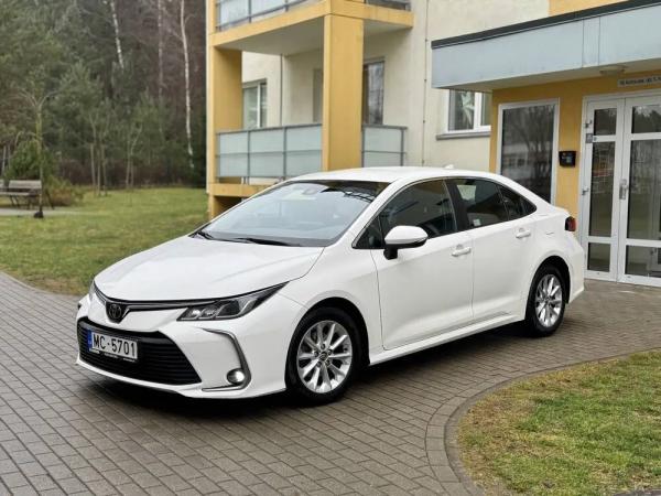 Белый Тойота Королла 2019 в Рига, объемом двигателя 1.60 л и пробегом 101 тыс. км за 14100 €, фото 1 на AUTOMOTO.COM.LV