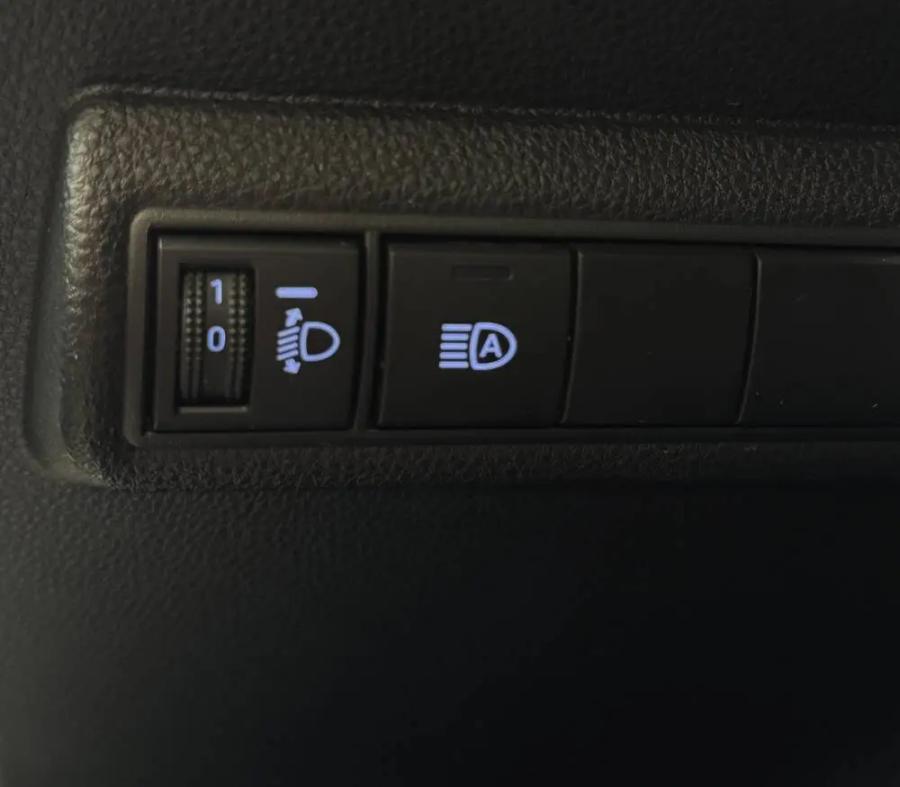 Balts Toyota Corolla 2019 Rīga, ar dzinēja tilpumu 1.60 L un nobraukumu 101 tūkst. km par 14100 €, foto 10 vietnē AUTOMOTO.COM.LV