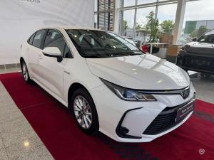 White Toyota Corolla 2019 in Siauliai, with an engine capacity of 1.80 L and mileage of 296 thousand km for 9900 €, photo 3 on AUTOMOTO.COM.LV