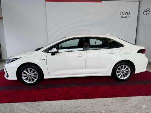 White Toyota Corolla 2019 in Siauliai, with an engine capacity of 1.80 L and mileage of 296 thousand km for 9900 €, photo 4 on AUTOMOTO.COM.LV