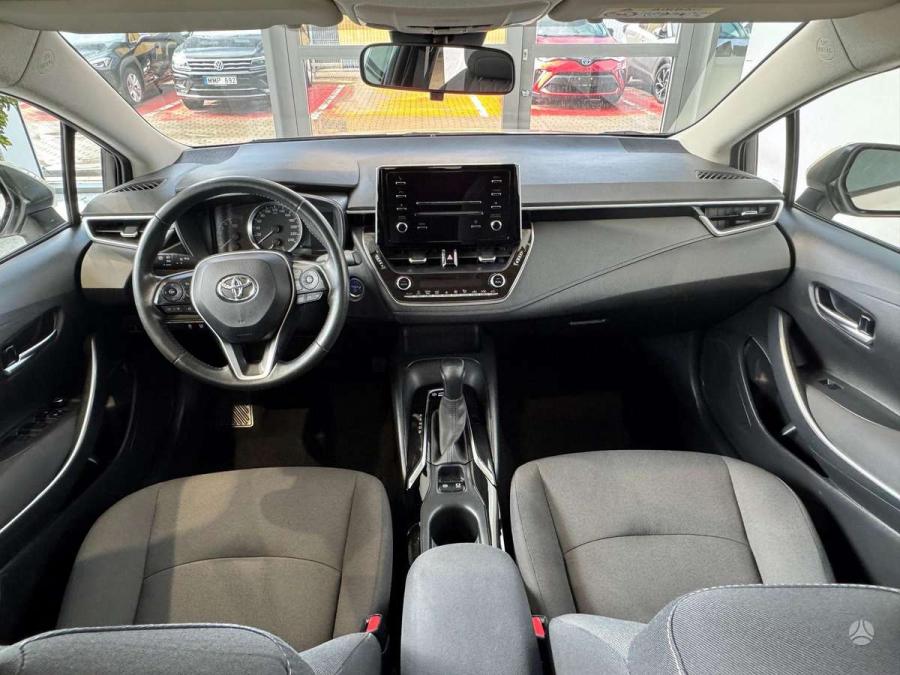 White Toyota Corolla 2019 in Siauliai, with an engine capacity of 1.80 L and mileage of 296 thousand km for 9900 €, photo 14 on AUTOMOTO.COM.LV