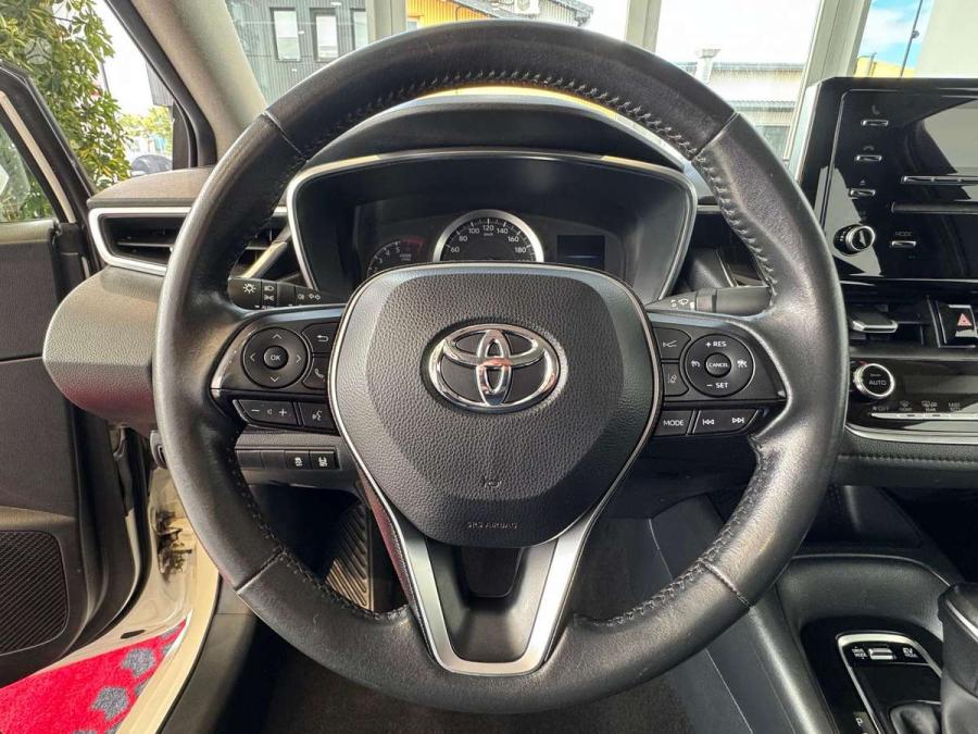 White Toyota Corolla 2019 in Siauliai, with an engine capacity of 1.80 L and mileage of 296 thousand km for 9900 €, photo 15 on AUTOMOTO.COM.LV