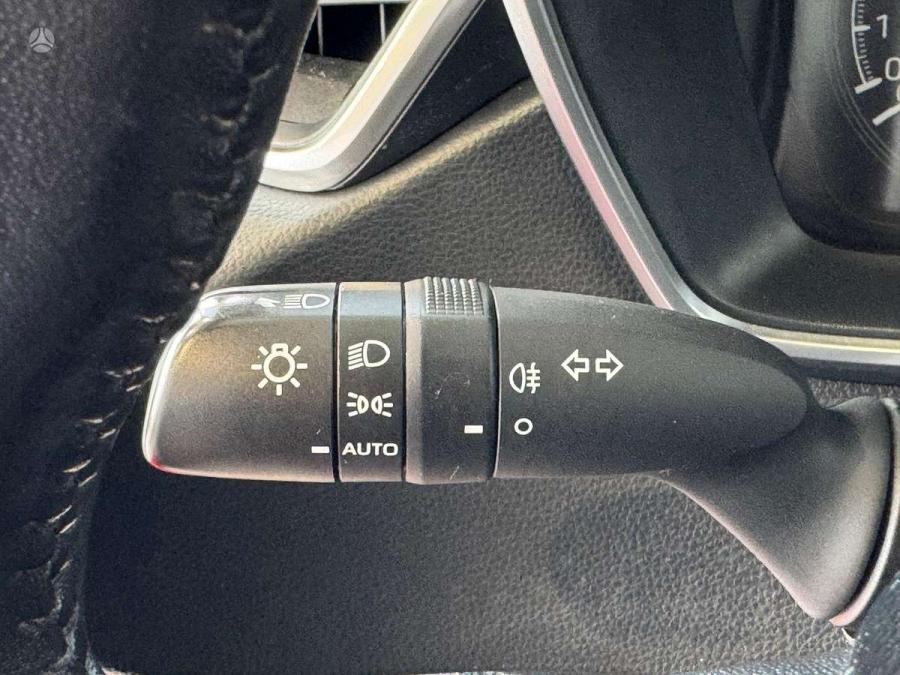 White Toyota Corolla 2019 in Siauliai, with an engine capacity of 1.80 L and mileage of 296 thousand km for 9900 €, photo 17 on AUTOMOTO.COM.LV