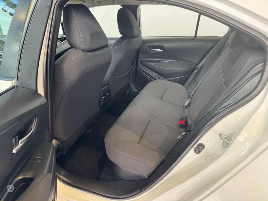 White Toyota Corolla 2019 in Siauliai, with an engine capacity of 1.80 L and mileage of 296 thousand km for 9900 €, photo 20 on AUTOMOTO.COM.LV