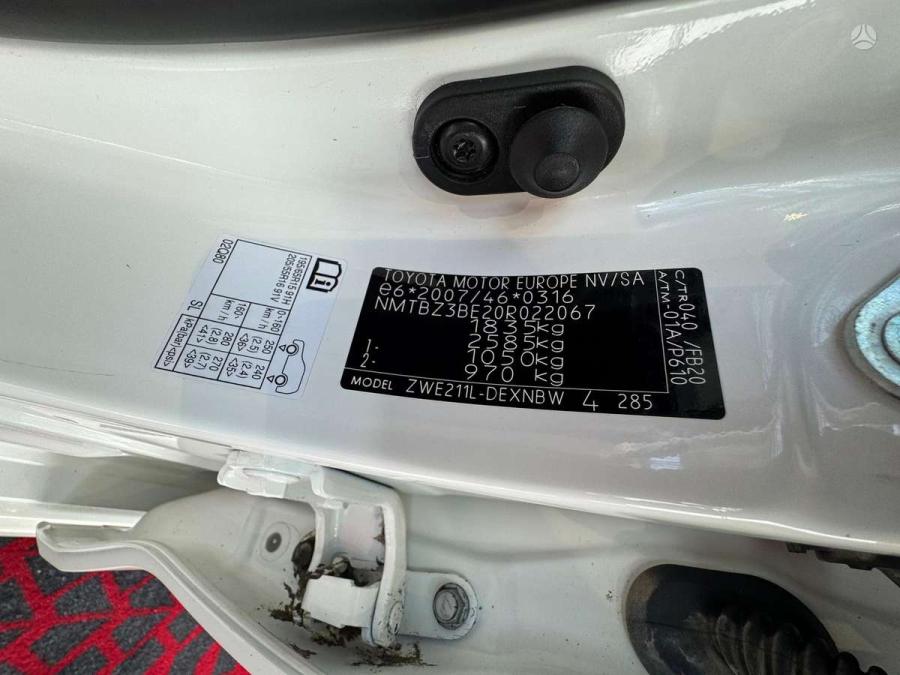 White Toyota Corolla 2019 in Siauliai, with an engine capacity of 1.80 L and mileage of 296 thousand km for 9900 €, photo 28 on AUTOMOTO.COM.LV