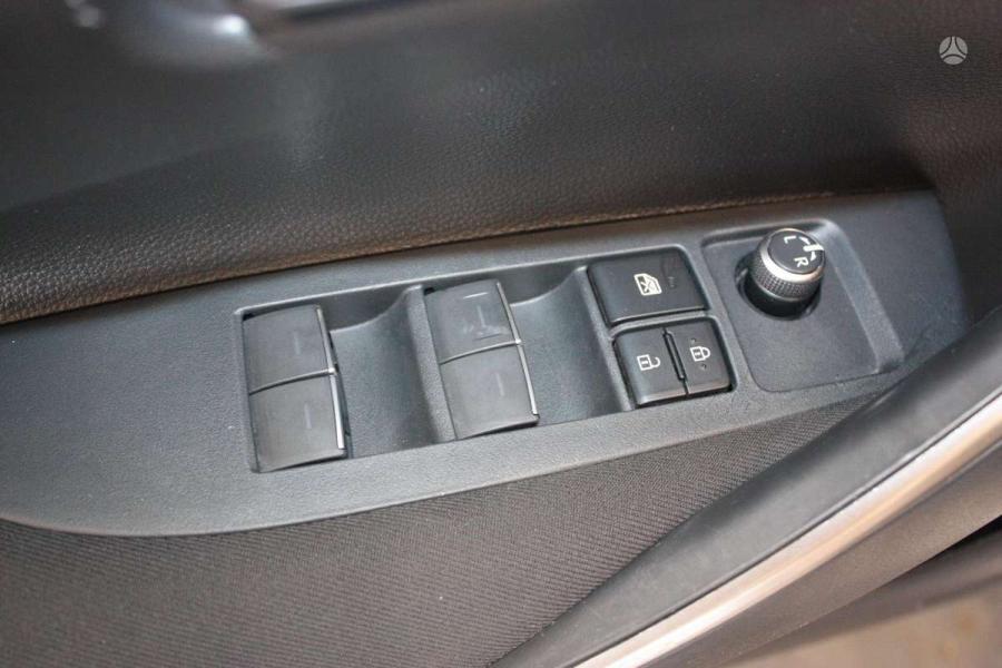Balts Toyota Corolla 2019 Kauņa, ar dzinēja tilpumu 1.80 L un nobraukumu 129 tūkst. km par 17500 €, foto 22 vietnē AUTOMOTO.COM.LV