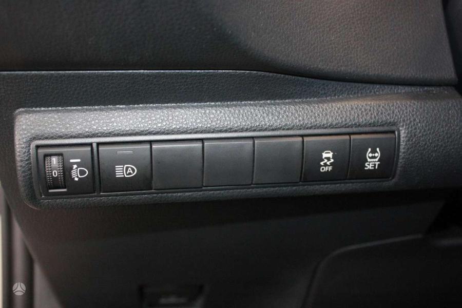 Balts Toyota Corolla 2019 Kauņa, ar dzinēja tilpumu 1.80 L un nobraukumu 129 tūkst. km par 17500 €, foto 23 vietnē AUTOMOTO.COM.LV