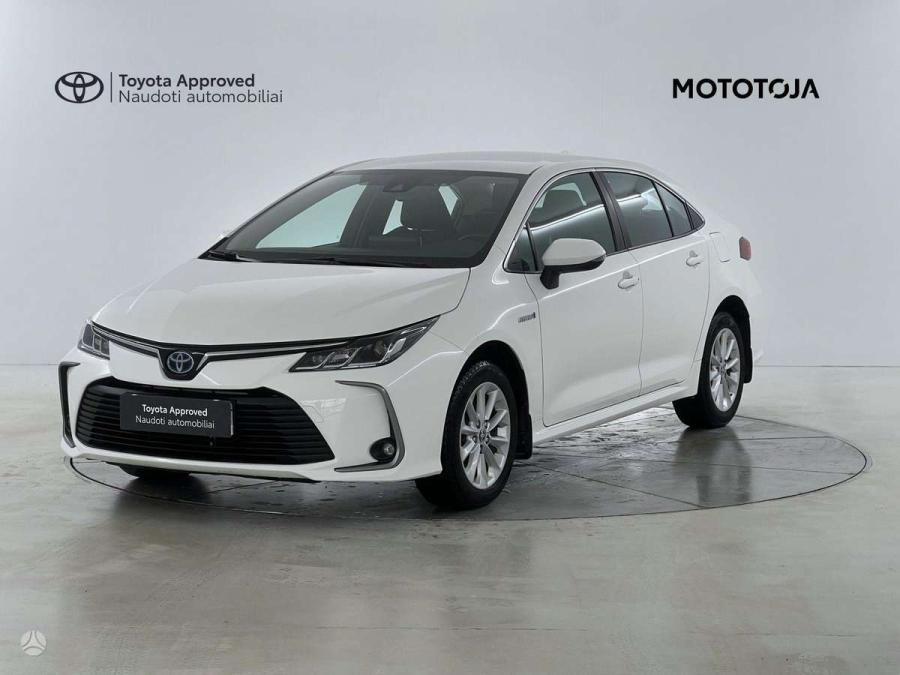 White Toyota Corolla 2020 in Vilnius, with an engine capacity of 1.80 L and mileage of 125 thousand km for 16900 €, photo 1 on AUTOMOTO.COM.LV