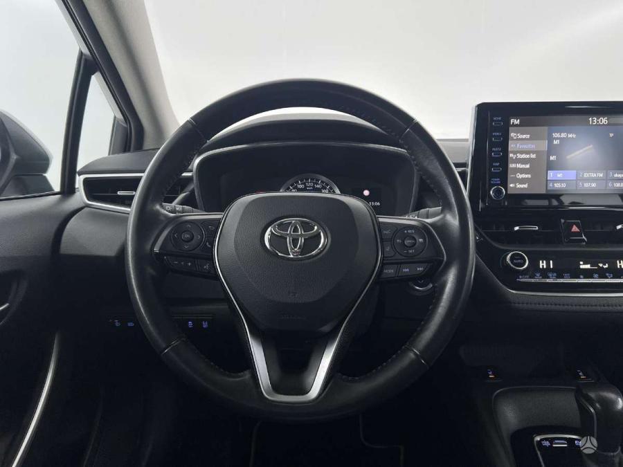 White Toyota Corolla 2020 in Vilnius, with an engine capacity of 1.80 L and mileage of 125 thousand km for 16900 €, photo 12 on AUTOMOTO.COM.LV