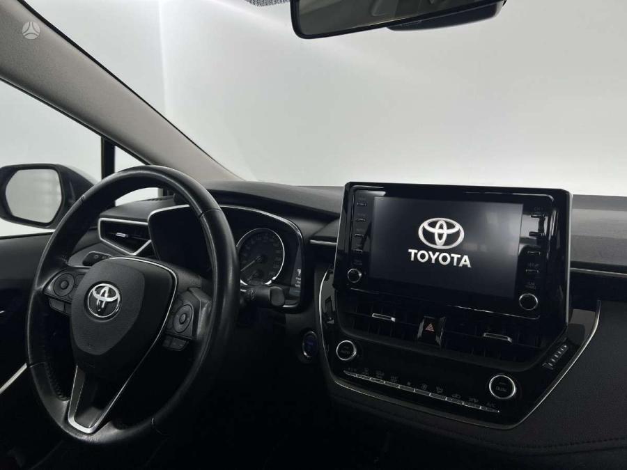 White Toyota Corolla 2020 in Vilnius, with an engine capacity of 1.80 L and mileage of 125 thousand km for 16900 €, photo 14 on AUTOMOTO.COM.LV