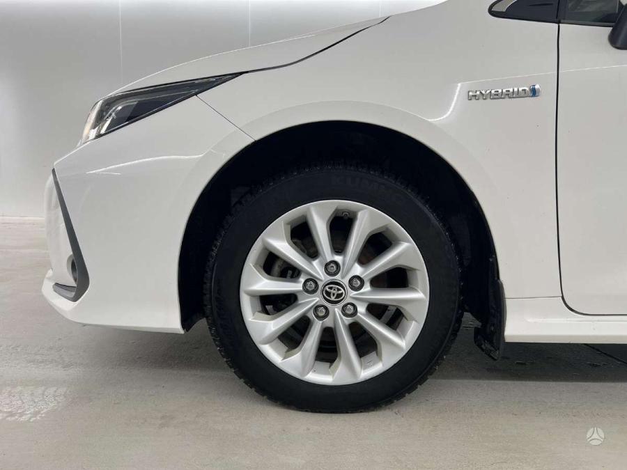 White Toyota Corolla 2020 in Vilnius, with an engine capacity of 1.80 L and mileage of 125 thousand km for 16900 €, photo 15 on AUTOMOTO.COM.LV
