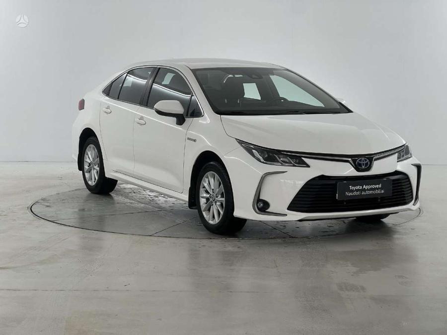 White Toyota Corolla 2020 in Vilnius, with an engine capacity of 1.80 L and mileage of 125 thousand km for 16900 €, photo 18 on AUTOMOTO.COM.LV