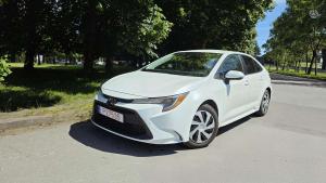 White Toyota Corolla 2020 in Klaipeda, with an engine capacity of 1.80 L and mileage of 100 thousand km for 15250 €, photo 3 on AUTOMOTO.COM.LV