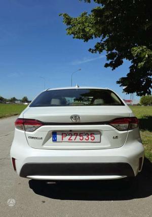 White Toyota Corolla 2020 in Klaipeda, with an engine capacity of 1.80 L and mileage of 100 thousand km for 15250 €, photo 6 on AUTOMOTO.COM.LV