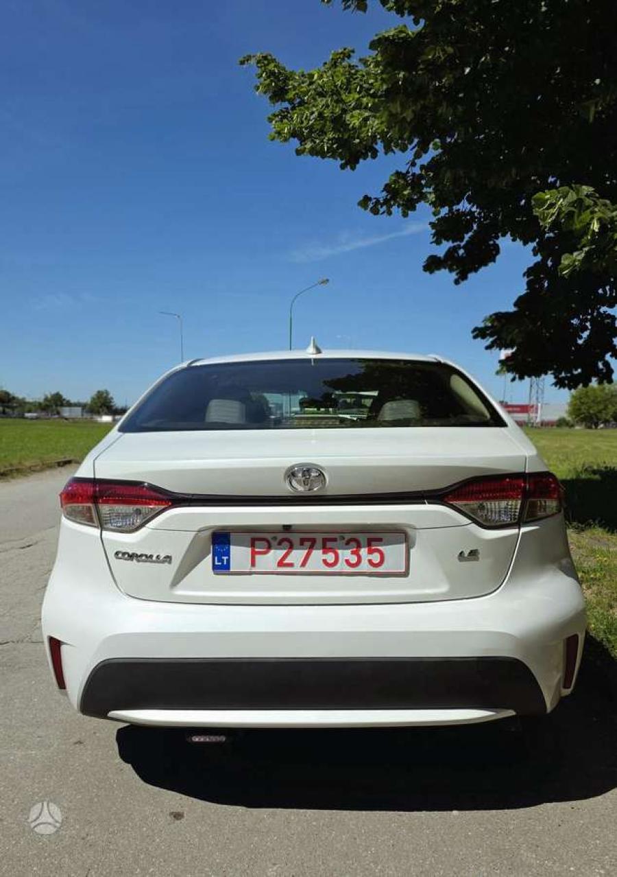 White Toyota Corolla 2020 in Klaipeda, with an engine capacity of 1.80 L and mileage of 100 thousand km for 15250 €, photo 6 on AUTOMOTO.COM.LV