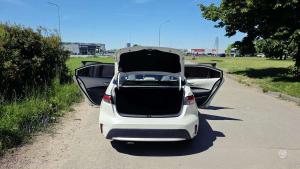 White Toyota Corolla 2020 in Klaipeda, with an engine capacity of 1.80 L and mileage of 100 thousand km for 15250 €, photo 11 on AUTOMOTO.COM.LV