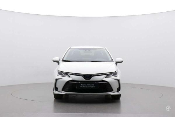 White Toyota Corolla 2020 in Vilnius, with an engine capacity of 1.80 L and mileage of 33 thousand km for 24900 €, photo 6 on AUTOMOTO.COM.LV
