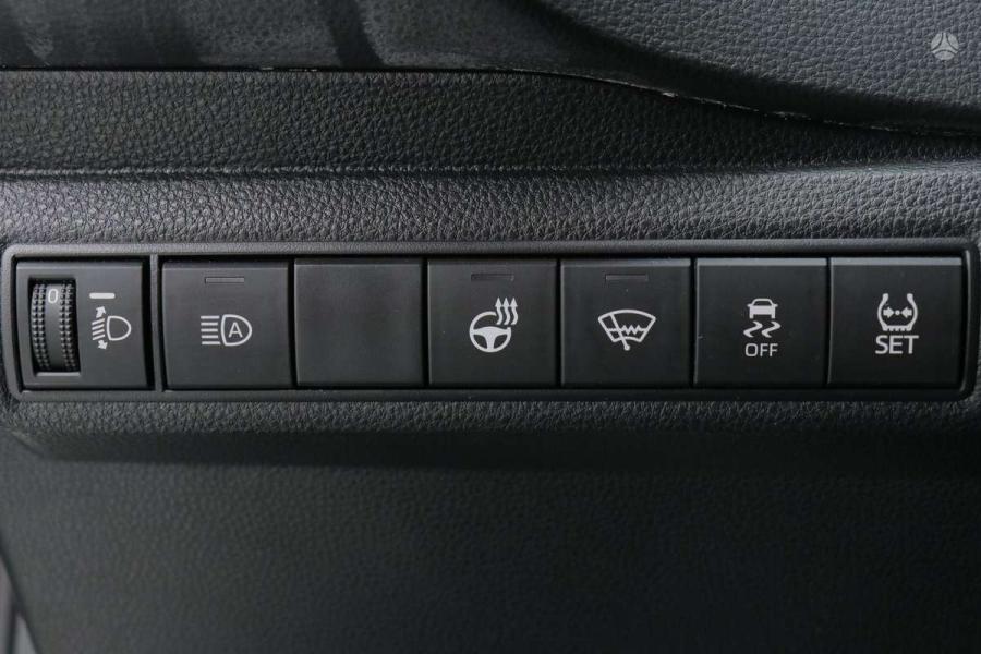 Balts Toyota Corolla 2020 Viļņa, ar dzinēja tilpumu 1.80 L un nobraukumu 33 tūkst. km par 24900 €, foto 24 vietnē AUTOMOTO.COM.LV