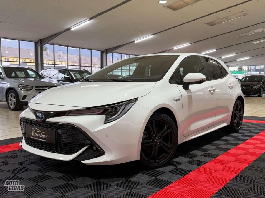White Toyota Corolla 2021 in Kaunas, with an engine capacity of 1.80 L and mileage of 39 thousand km for 24357 €, photo 1 on AUTOMOTO.COM.LV