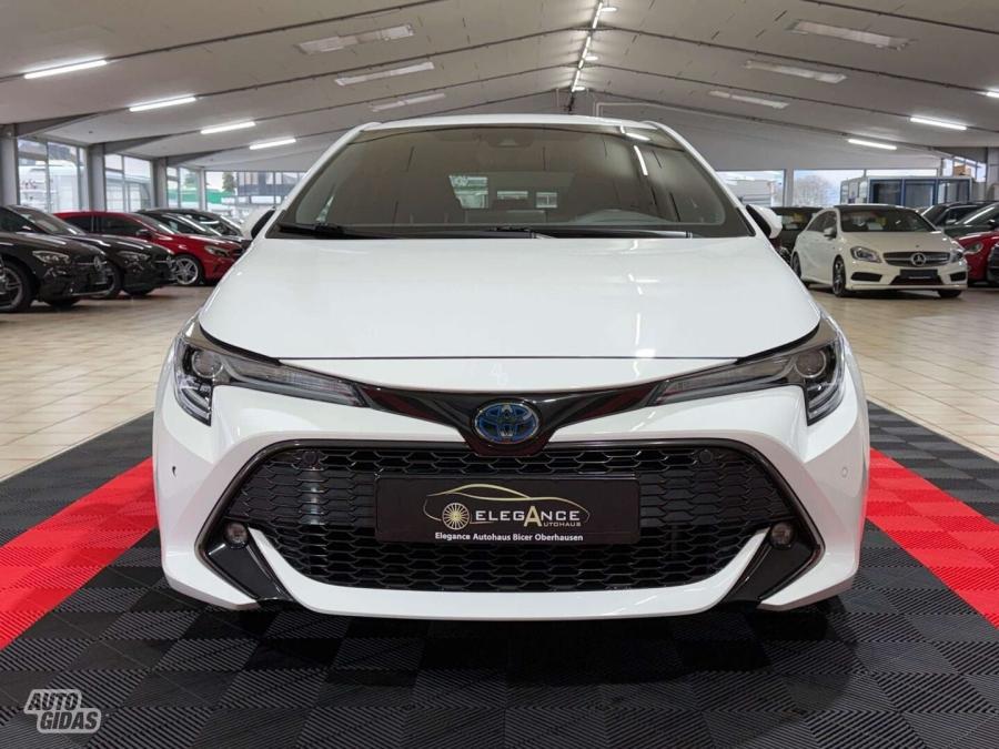 White Toyota Corolla 2021 in Kaunas, with an engine capacity of 1.80 L and mileage of 39 thousand km for 24357 €, photo 2 on AUTOMOTO.COM.LV