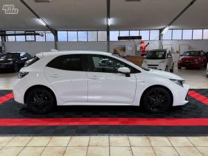 White Toyota Corolla 2021 in Kaunas, with an engine capacity of 1.80 L and mileage of 39 thousand km for 24357 €, photo 4 on AUTOMOTO.COM.LV
