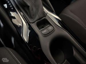 White Toyota Corolla 2021 in Kaunas, with an engine capacity of 1.80 L and mileage of 39 thousand km for 24357 €, photo 29 on AUTOMOTO.COM.LV