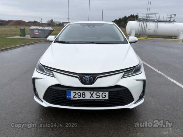 White Toyota Corolla 2021 in Tallinn, with an engine capacity of 1.80 L and mileage of 107 thousand km for 17680 €, photo 6 on AUTOMOTO.COM.LV
