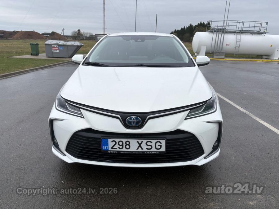 White Toyota Corolla 2021 in Tallinn, with an engine capacity of 1.80 L and mileage of 107 thousand km for 17680 €, photo 7 on AUTOMOTO.COM.LV