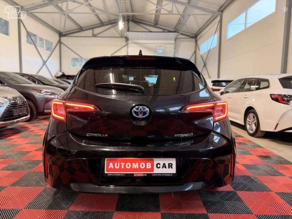 White Toyota Corolla 2021 in Vilnius, with an engine capacity of 1.80 L and mileage of 188 thousand km for 14950 €, photo 5 on AUTOMOTO.COM.LV