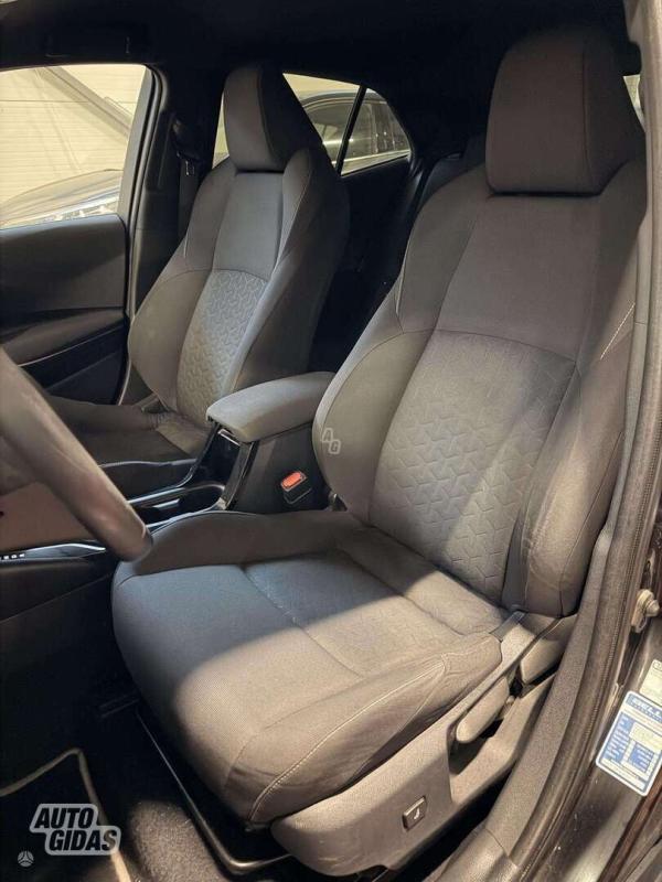 White Toyota Corolla 2021 in Vilnius, with an engine capacity of 1.80 L and mileage of 188 thousand km for 14950 €, photo 8 on AUTOMOTO.COM.LV