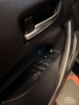 Balts Toyota Corolla 2021 Viļņa, ar dzinēja tilpumu 1.80 L un nobraukumu 188 tūkst. km par 14950 €, foto 12 vietnē AUTOMOTO.COM.LV