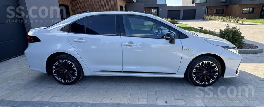 Balts Toyota Corolla 2021 Rīga, ar dzinēja tilpumu 1.80 L un nobraukumu 50 tūkst. km par 20000 €, foto 3 vietnē AUTOMOTO.COM.LV