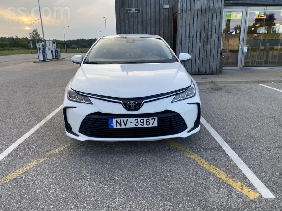 Balts Toyota Corolla 2021 Rīga, ar dzinēja tilpumu 1.50 L un nobraukumu 51 tūkst. km par 13800 €, foto 1 vietnē AUTOMOTO.COM.LV