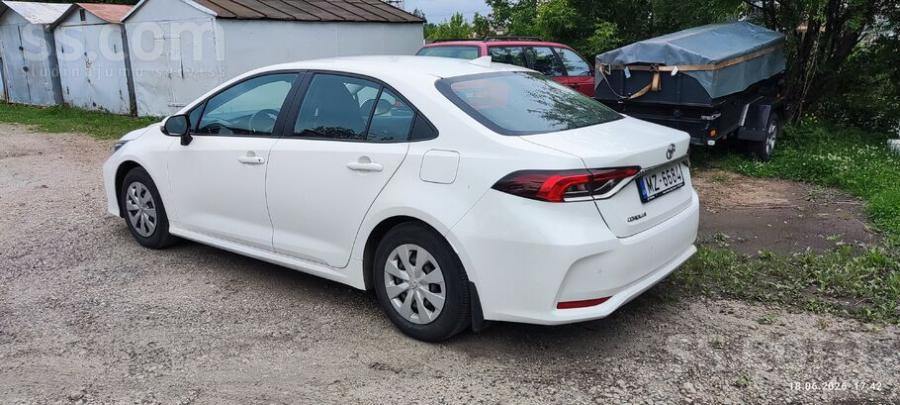 Balts Toyota Corolla 2021 Rīga, ar dzinēja tilpumu 1.50 L un nobraukumu 60 tūkst. km par 14500 €, foto 1 vietnē AUTOMOTO.COM.LV