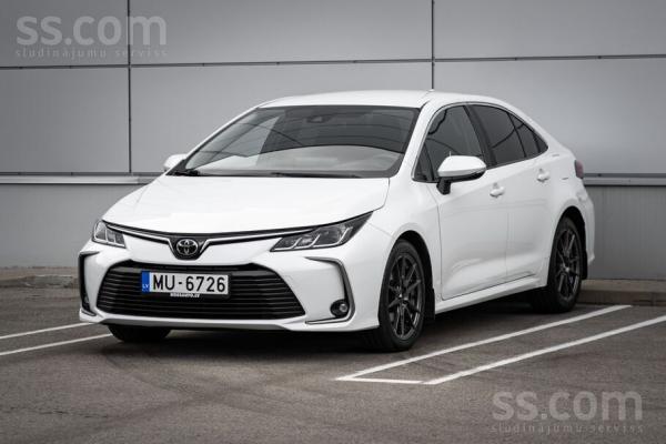 White Toyota Corolla 2021 in Riga, with an engine capacity of 1.50 L and mileage of 40 thousand km for 15500 €, photo 1 on AUTOMOTO.COM.LV