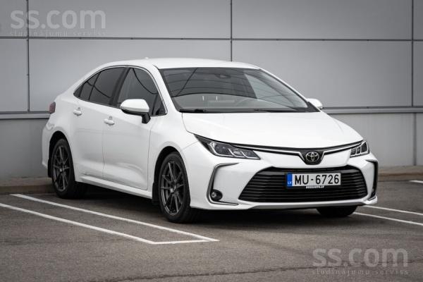 White Toyota Corolla 2021 in Riga, with an engine capacity of 1.50 L and mileage of 40 thousand km for 15500 €, photo 4 on AUTOMOTO.COM.LV