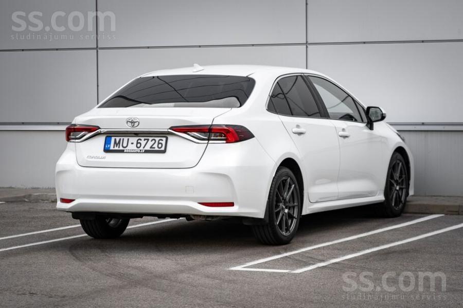 Balts Toyota Corolla 2021 Rīga, ar dzinēja tilpumu 1.50 L un nobraukumu 40 tūkst. km par 15500 €, foto 5 vietnē AUTOMOTO.COM.LV