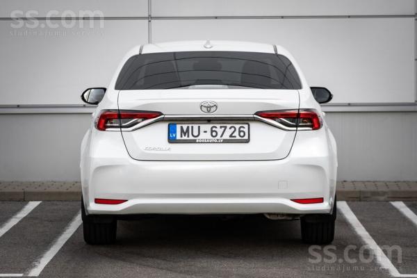 White Toyota Corolla 2021 in Riga, with an engine capacity of 1.50 L and mileage of 40 thousand km for 15500 €, photo 6 on AUTOMOTO.COM.LV