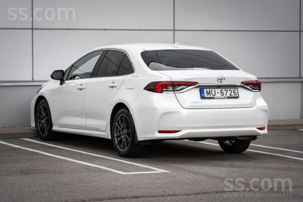 White Toyota Corolla 2021 in Riga, with an engine capacity of 1.50 L and mileage of 40 thousand km for 15500 €, photo 7 on AUTOMOTO.COM.LV