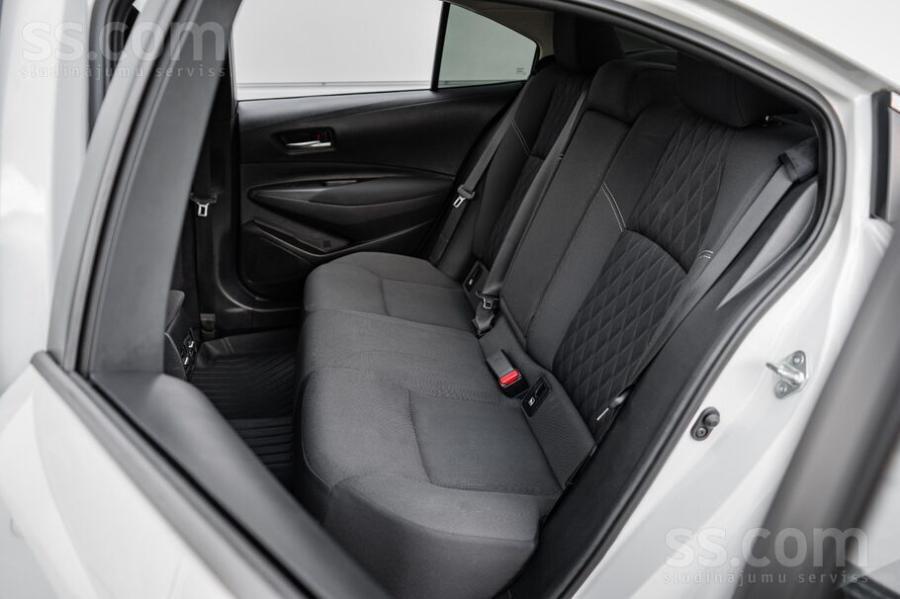 Balts Toyota Corolla 2021 Rīga, ar dzinēja tilpumu 1.50 L un nobraukumu 40 tūkst. km par 15500 €, foto 13 vietnē AUTOMOTO.COM.LV
