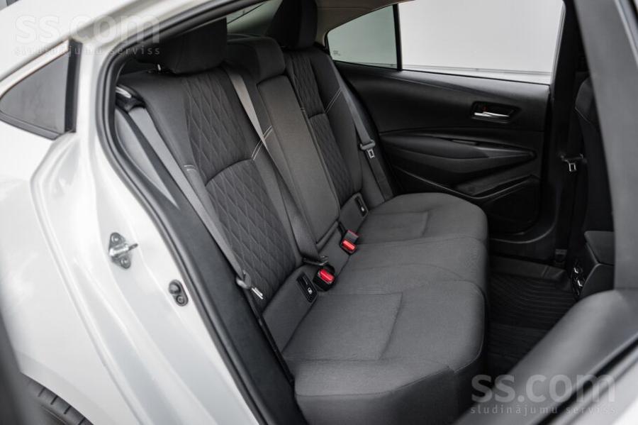 Balts Toyota Corolla 2021 Rīga, ar dzinēja tilpumu 1.50 L un nobraukumu 40 tūkst. km par 15500 €, foto 14 vietnē AUTOMOTO.COM.LV