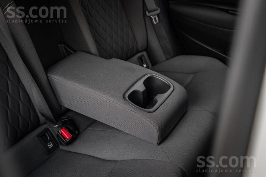 Balts Toyota Corolla 2021 Rīga, ar dzinēja tilpumu 1.50 L un nobraukumu 40 tūkst. km par 15500 €, foto 15 vietnē AUTOMOTO.COM.LV
