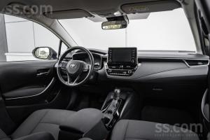 Balts Toyota Corolla 2021 Rīga, ar dzinēja tilpumu 1.50 L un nobraukumu 40 tūkst. km par 15500 €, foto 17 vietnē AUTOMOTO.COM.LV