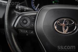 Balts Toyota Corolla 2021 Rīga, ar dzinēja tilpumu 1.50 L un nobraukumu 40 tūkst. km par 15500 €, foto 19 vietnē AUTOMOTO.COM.LV