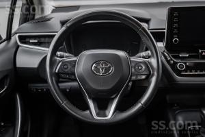 Balts Toyota Corolla 2021 Rīga, ar dzinēja tilpumu 1.50 L un nobraukumu 40 tūkst. km par 15500 €, foto 20 vietnē AUTOMOTO.COM.LV
