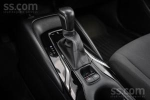 Balts Toyota Corolla 2021 Rīga, ar dzinēja tilpumu 1.50 L un nobraukumu 40 tūkst. km par 15500 €, foto 23 vietnē AUTOMOTO.COM.LV