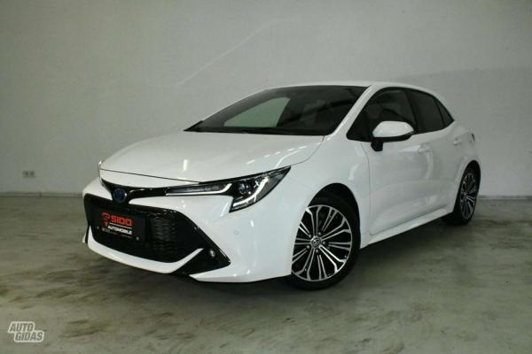White Toyota Corolla 2022 in Kaunas, with an engine capacity of 1.80 L and mileage of 58 thousand km for 23203 €, photo 1 on AUTOMOTO.COM.LV
