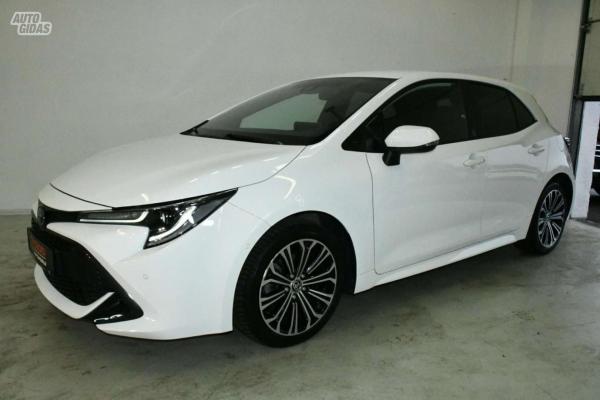White Toyota Corolla 2022 in Kaunas, with an engine capacity of 1.80 L and mileage of 58 thousand km for 23203 €, photo 2 on AUTOMOTO.COM.LV