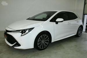 White Toyota Corolla 2022 in Kaunas, with an engine capacity of 1.80 L and mileage of 58 thousand km for 23203 €, photo 2 on AUTOMOTO.COM.LV